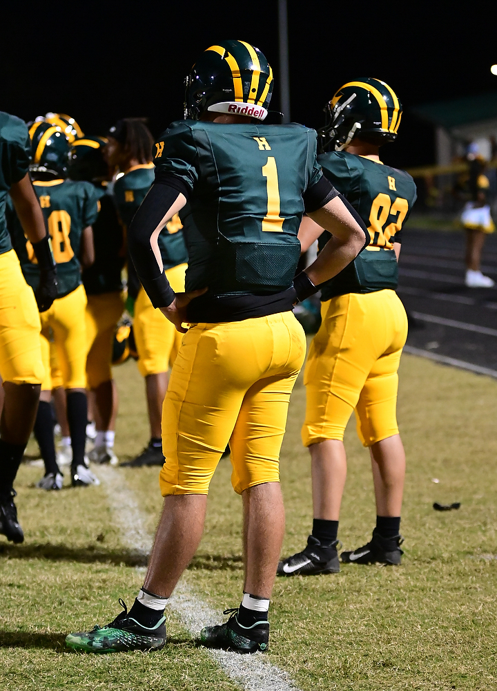 Player Spotlight- Kyle Hicks Long snapper – The Hillsboro Globe
